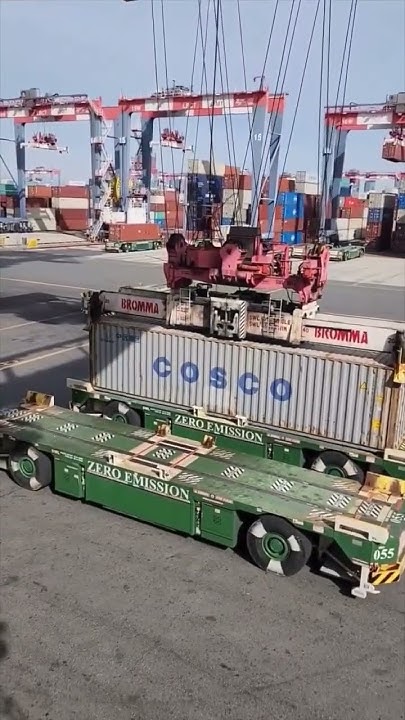 Automated Guided Vehicle in Seaport Terminal @TheLogisticsTV #shipping ...