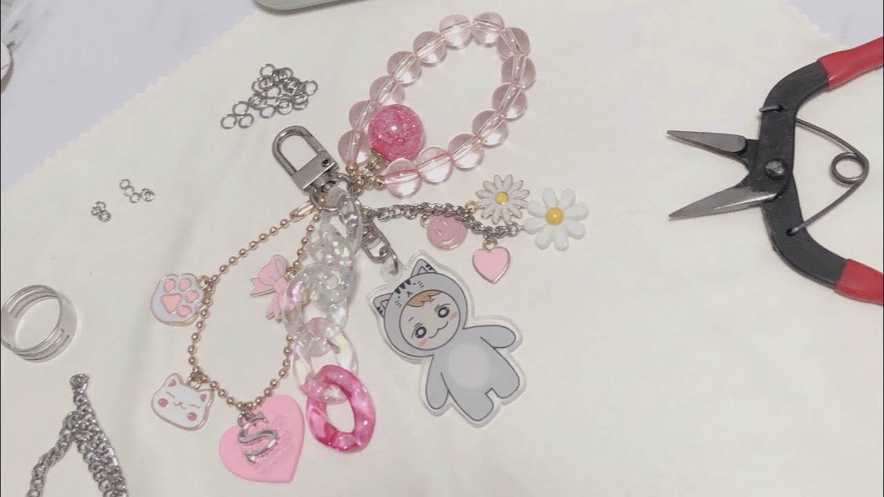 💕Making a key chain for my pink kitty💕 - YouTube
