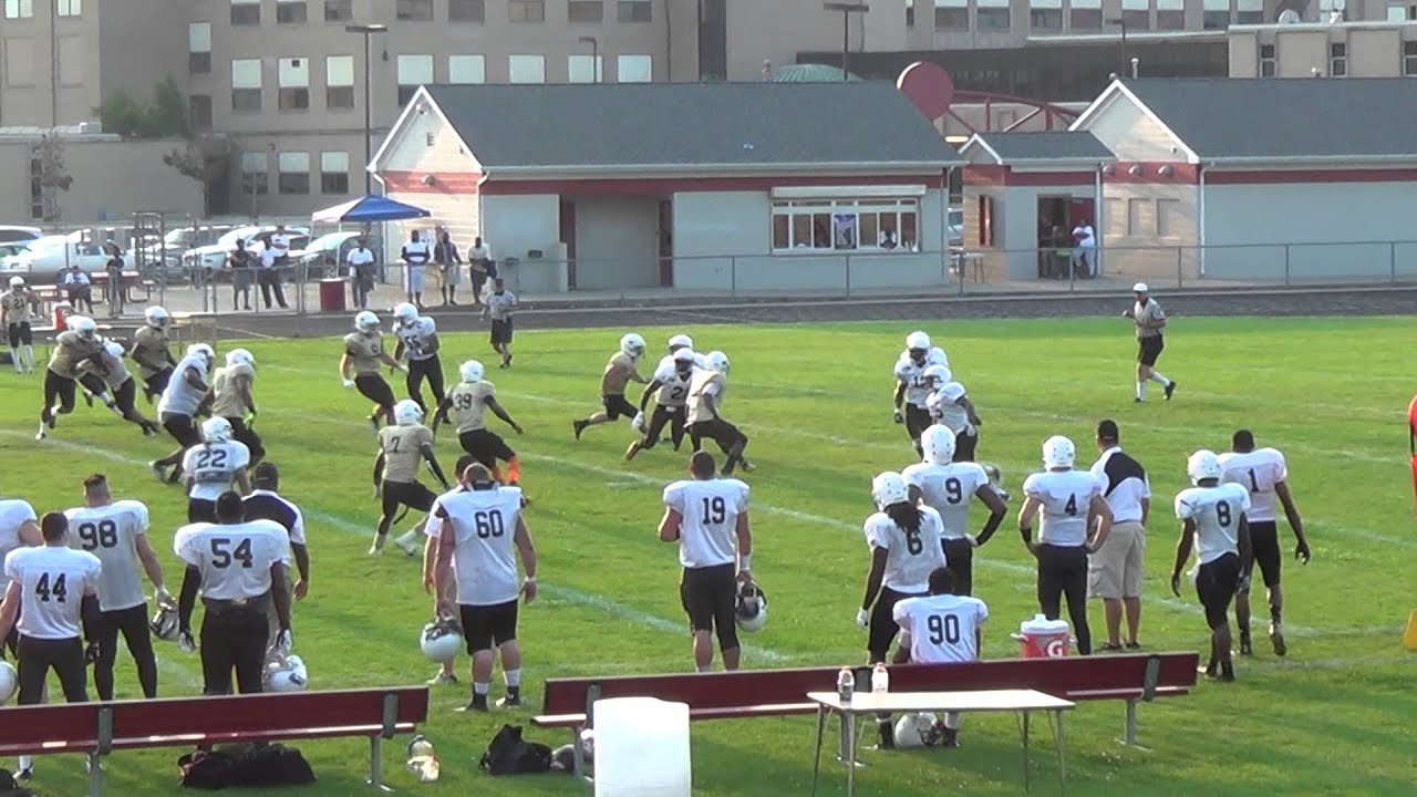 Marquez Douglas breaks free for an 85 yard touchdown! - YouTube