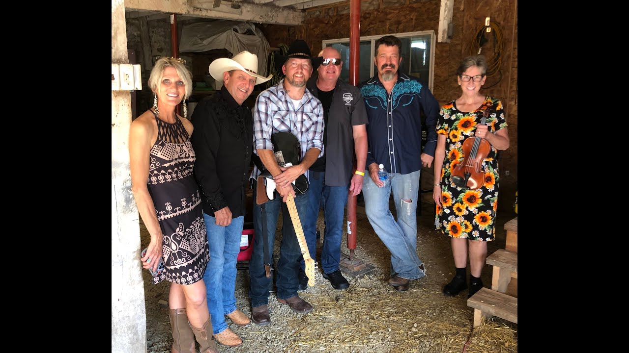 Aug 2022 Banjo Bash at Loy Show Barn, Rochester, MN - YouTube