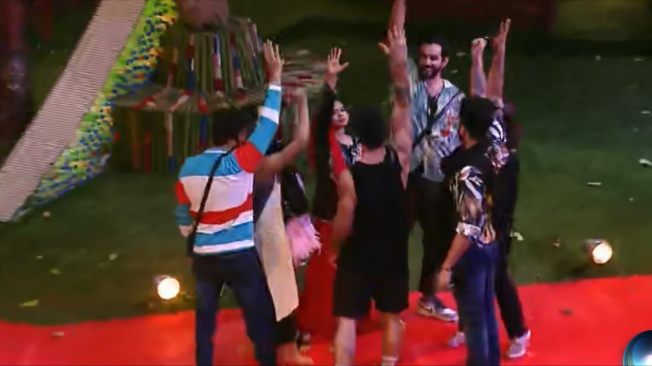 BB OTT 2 LIVE | Sabka Bhavishya Hua Reveal - YouTube