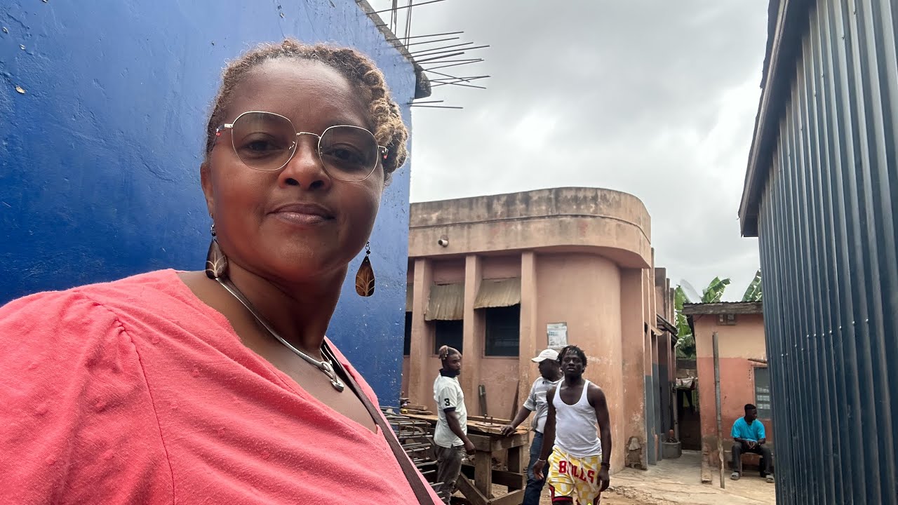 Building in Ghana: Buying steel / day 3 laying blocks - YouTube