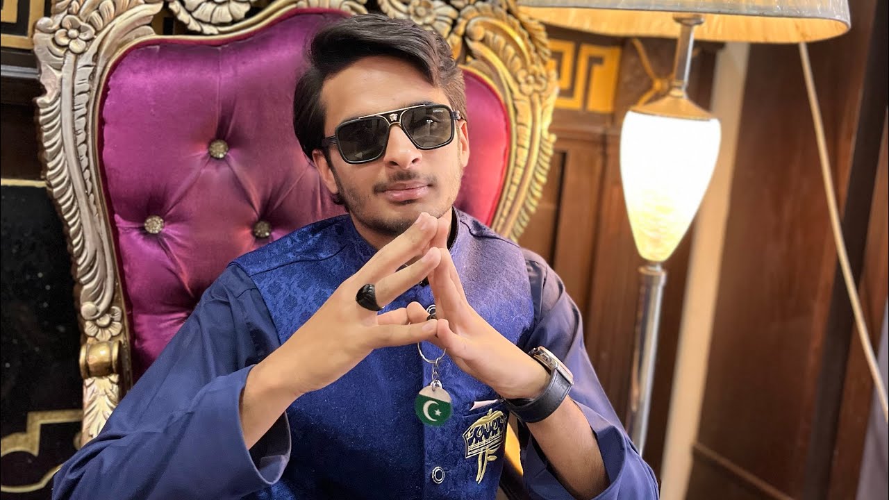 School main bachon k liay cake 🎂 lay kar gaya 🤮 - YouTube