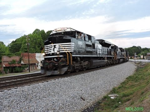 HD: NS 1093 leads NS Train 169 in Temple, GA - YouTube