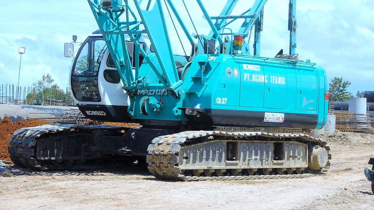 Jembatan Pandansimo Crawler Crane Installing Long Steel Casing And ...