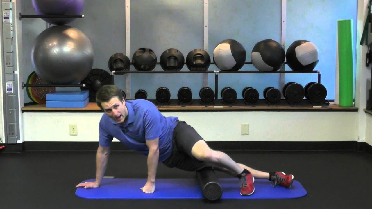 IT band foam roll for IT band syndrome - YouTube