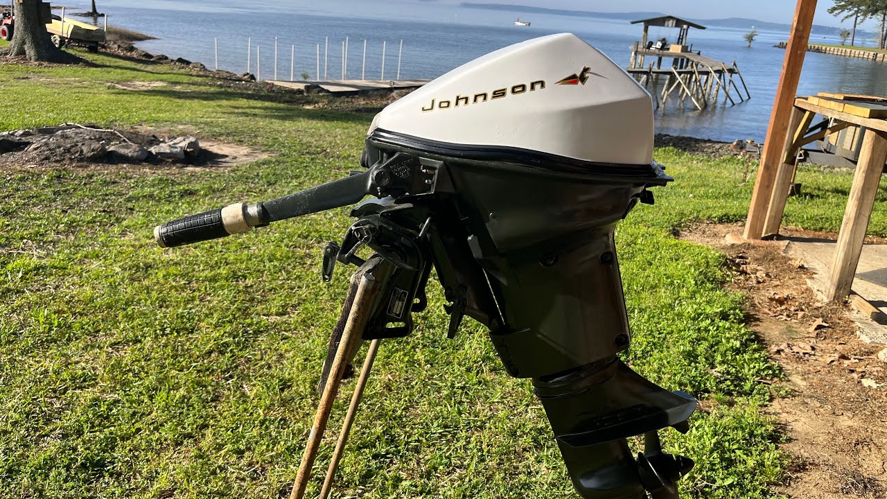 Restore #133 1968 9.5 HP Johnson Fuel Pump Upgrade Lake Test Run - YouTube