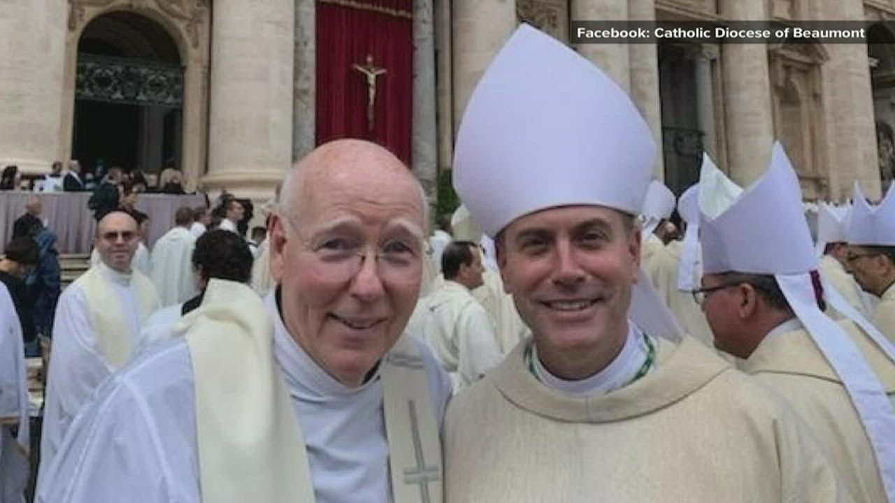 Bishop David Toups in Italy, met Pope Francis - YouTube