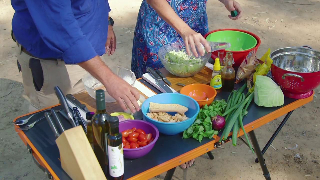 WUDU S08E04: Cooking with Macca and Tania - YouTube