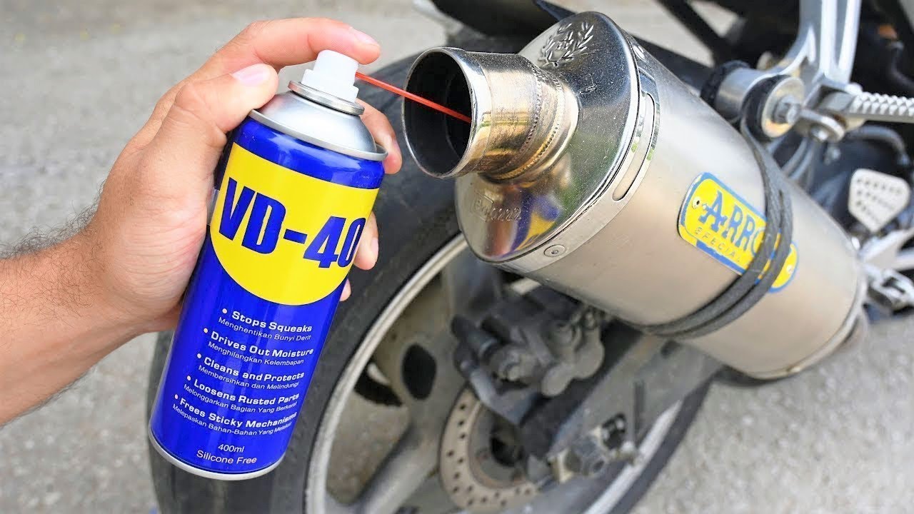 EXPERIMENT WD-40 IN MOTORCYCLE EXHAUST - YouTube