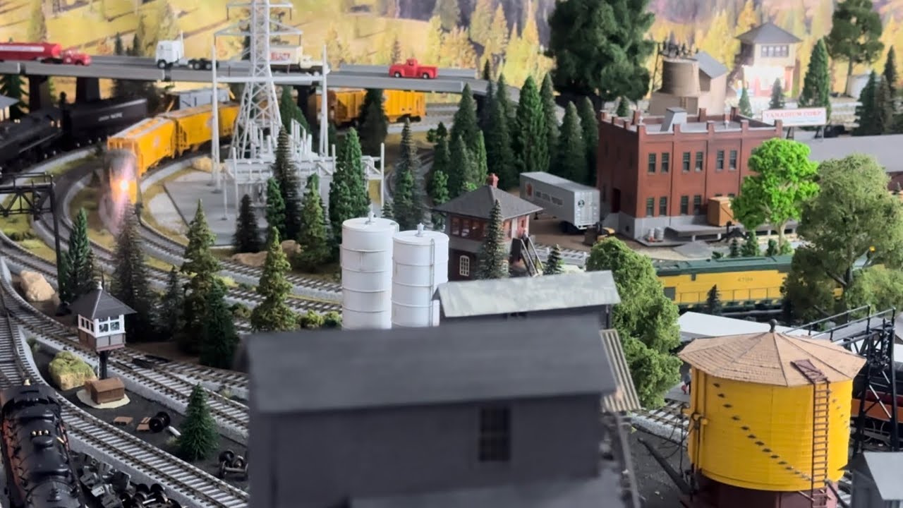 Chicago & North Western Circulates Through - HO Scale Model Trains ...