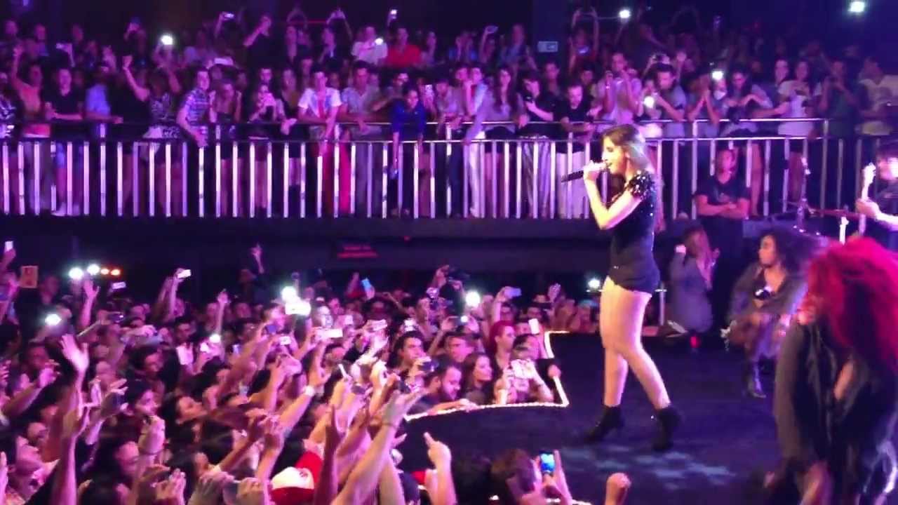Anitta - Show das Poderosas - Ao Vivo na Victoria Haus (Brasilia) - YouTube