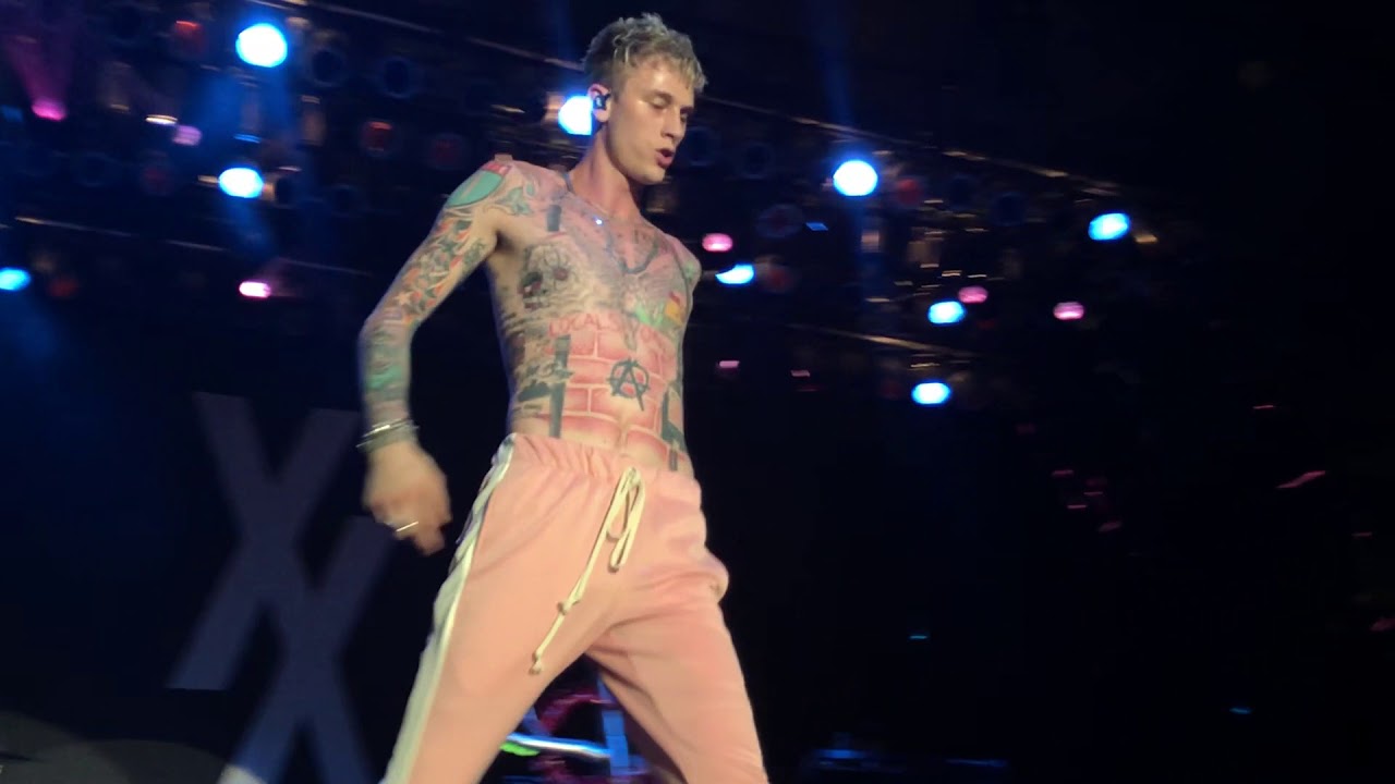 Machine Gun Kelly - Bad Things (Live at Summerfest 2018) - YouTube