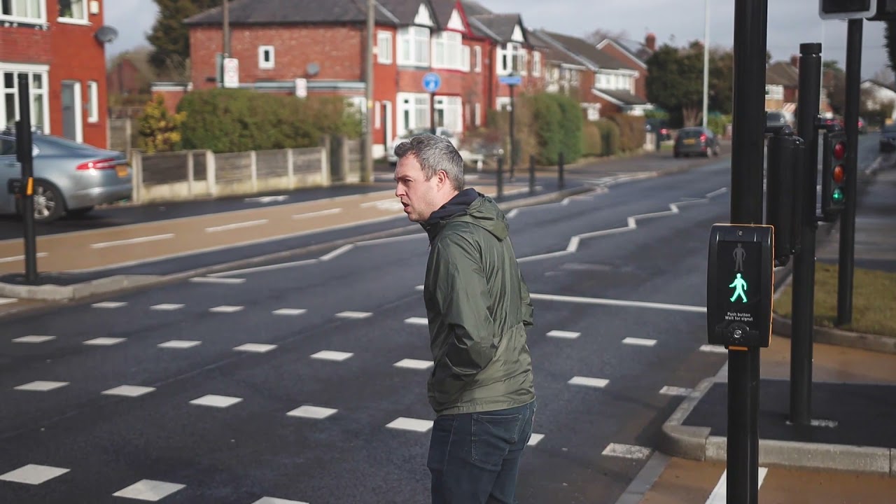 Bee Network - Gillbent Road parallel signalised crossing opens - YouTube