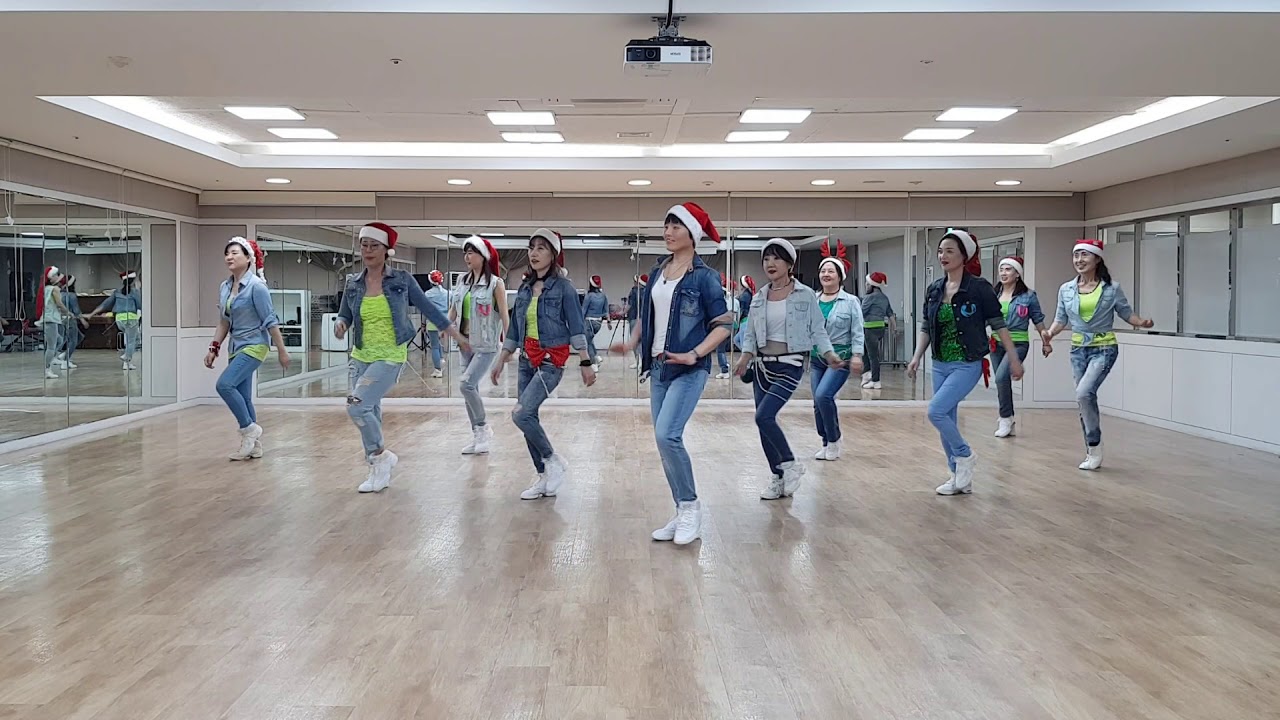 Merry Christmas Everyone Line Dance (Beginner Level) - YouTube