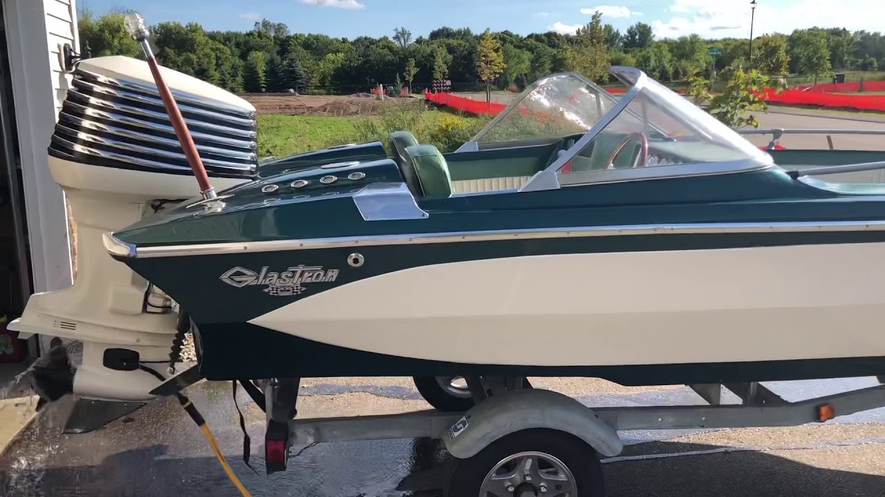 1969 Glastron GT-160 cold start and walk around - YouTube