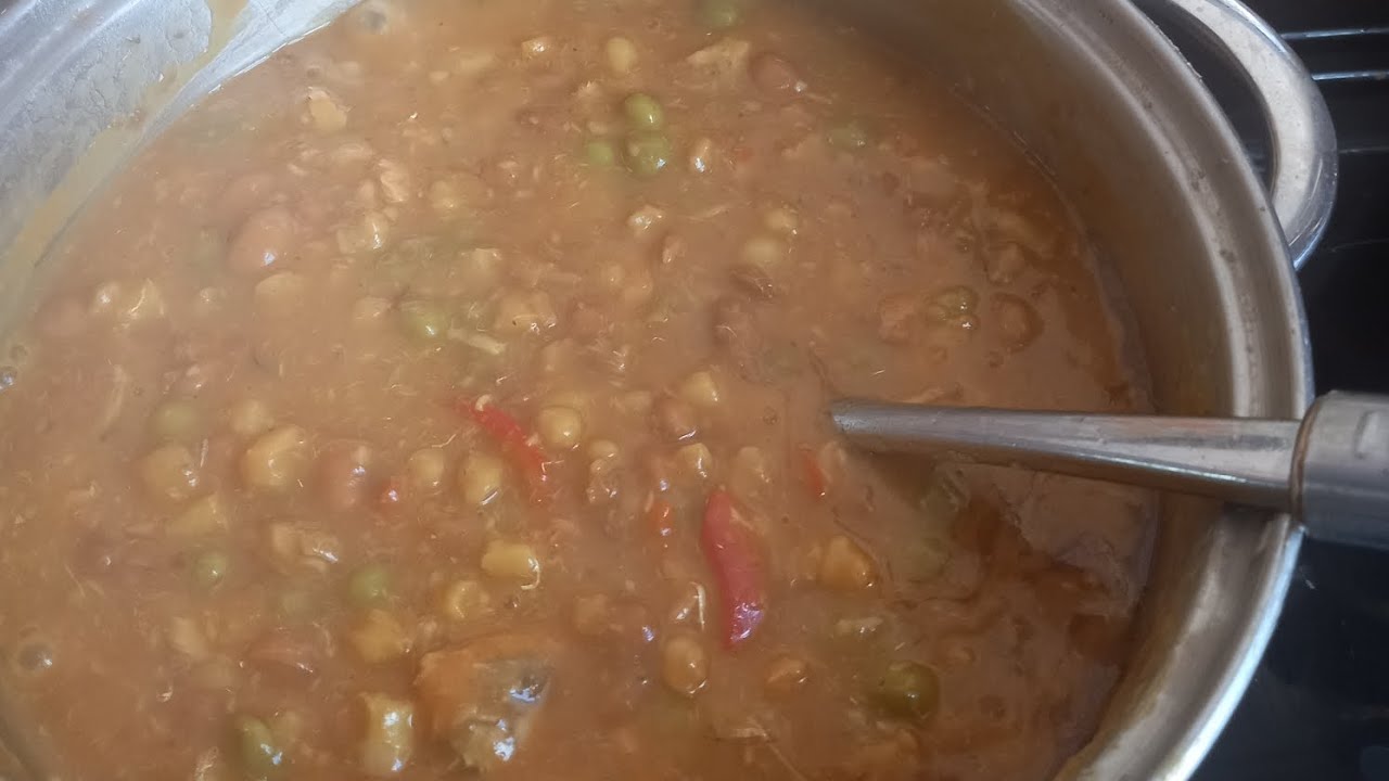 African meals: Cooking umngqusho, isitampu, samp. - YouTube