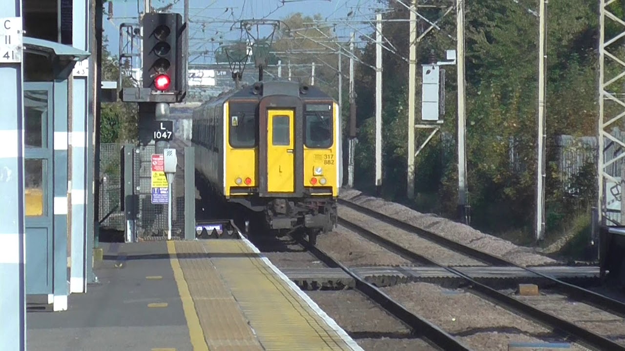Trains at Enfield Lock Station 28/10/2019 - YouTube
