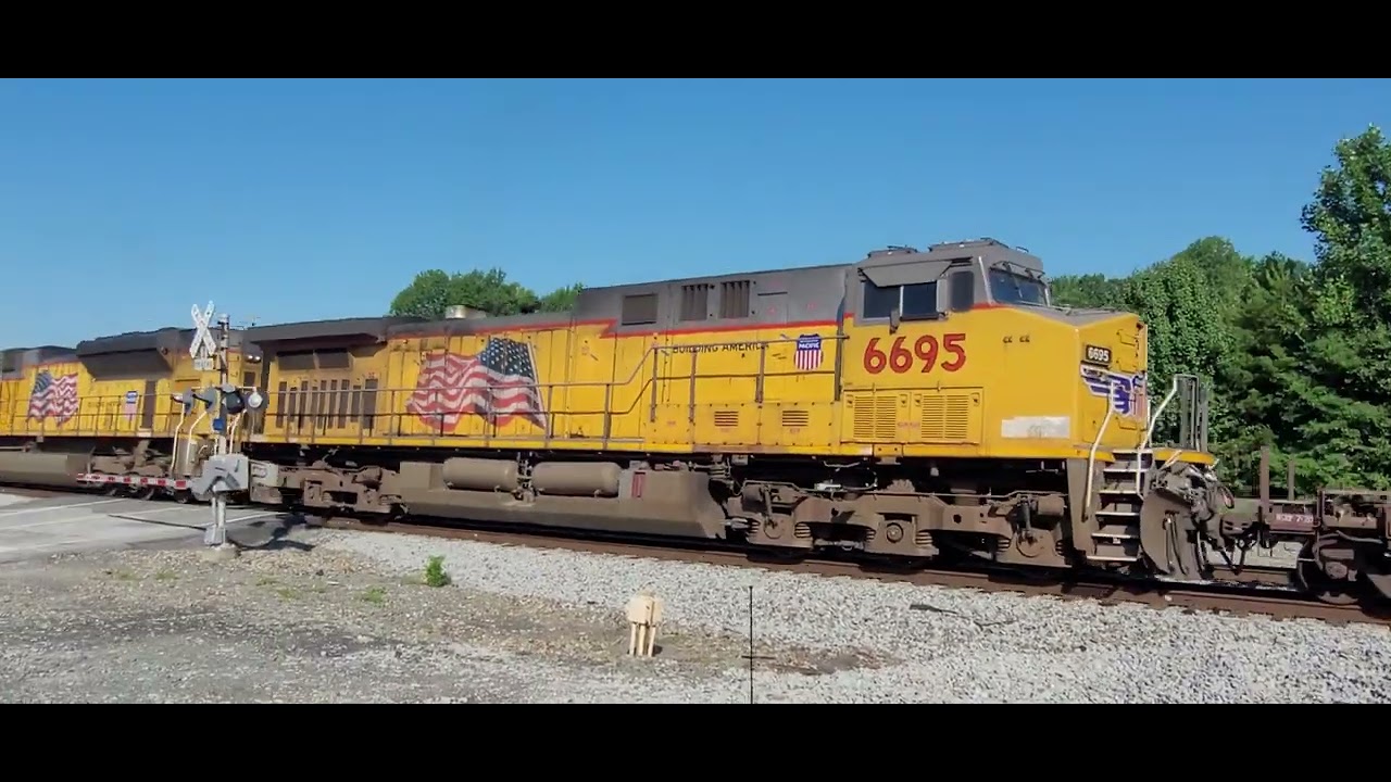 NS 203 Intermodal Taylors, SC w/ACe leader and 2 UPs as mid-train DPUs ...