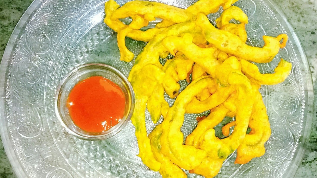 Shimla Mirch ke Pakode- Monsoon Tea Time Snack (Capsicum Pakode) - YouTube