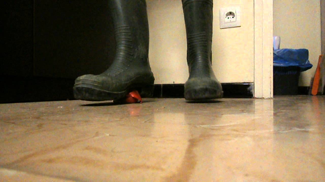 crush beer can with green rubber boots - YouTube