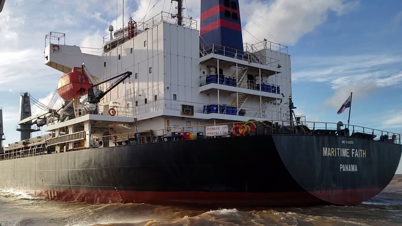 Bulk Carrier Ship "MARITIME FAITH"/ Pilot Boat "COMETA" #Sudestada # ...