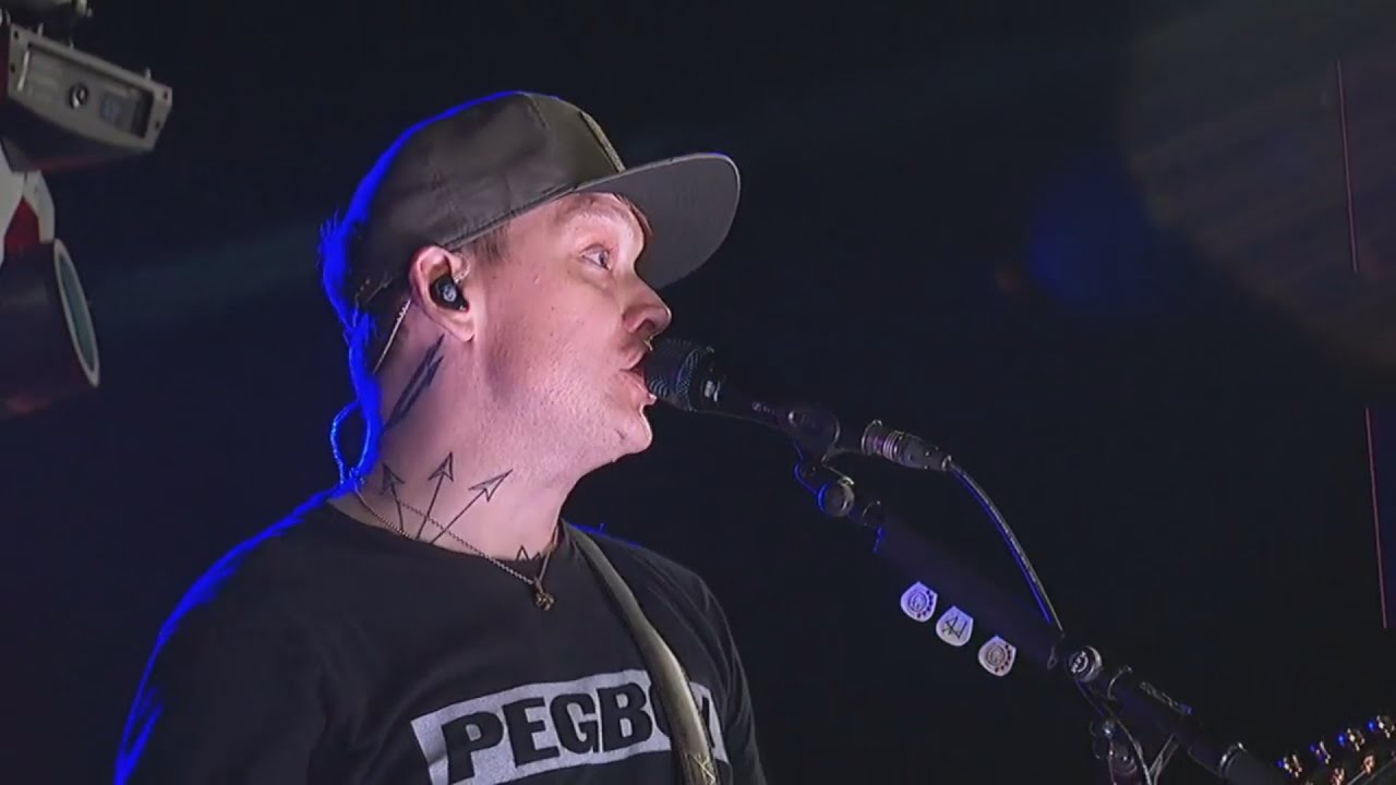 Blink 182 - The Rock Show + Brohemian Rhapsody live (2016, X-Games ...