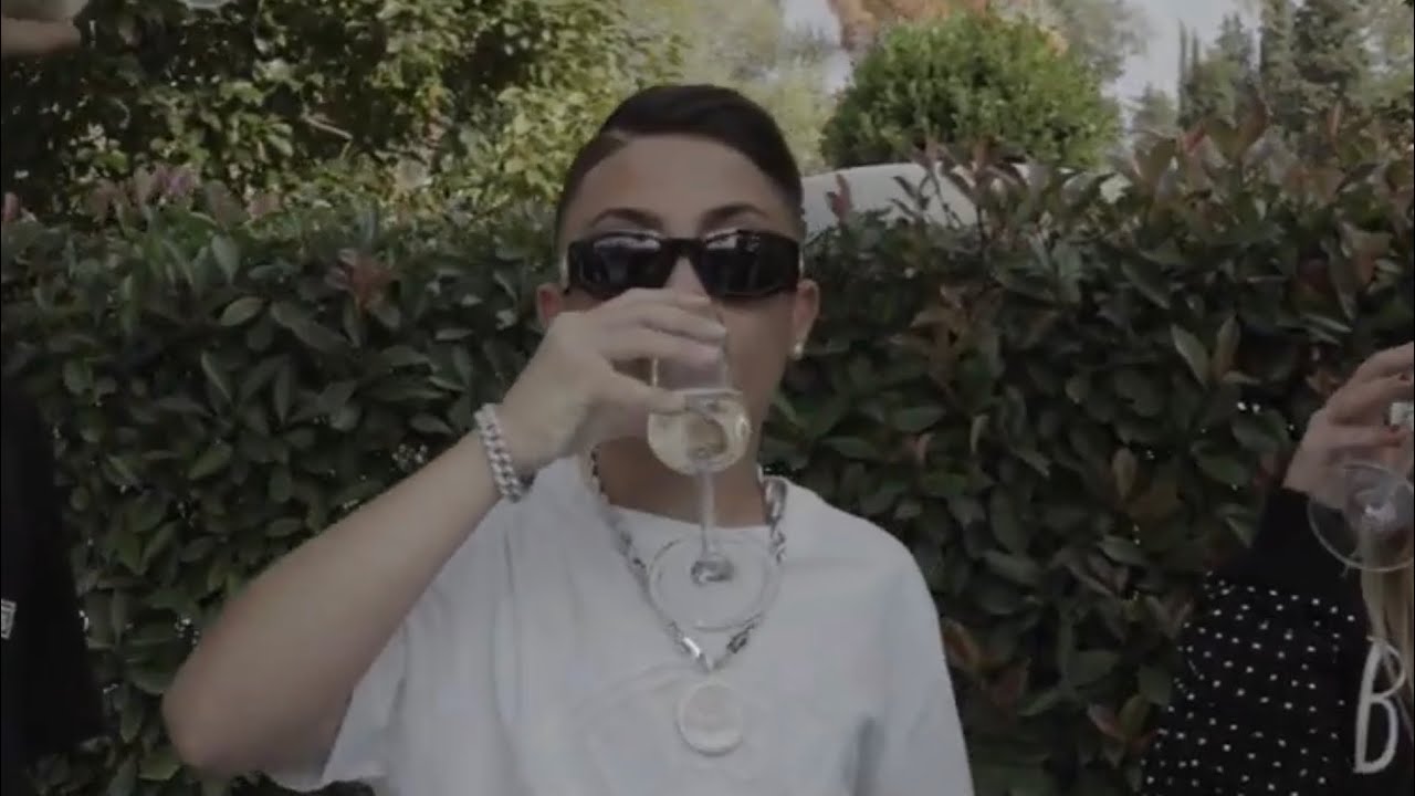 Colombiana - Socran (Official Video) - YouTube