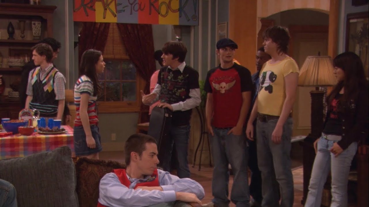 Drake & Josh - Drake Gives Gary One Of Megan’s Shirts - YouTube