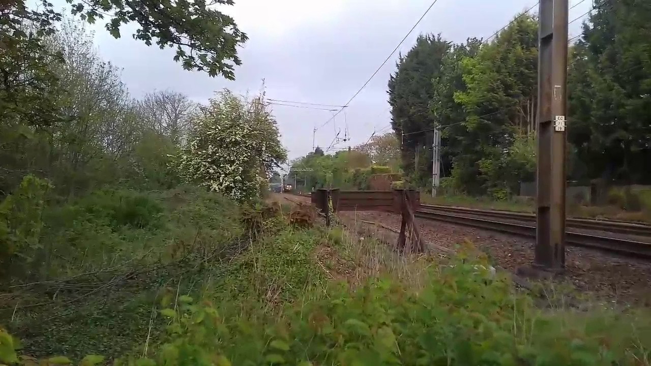 Class 66 horn at Green drift rail crossing - YouTube