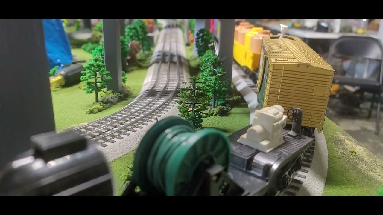Lionel fastrack 4x8 layout - YouTube