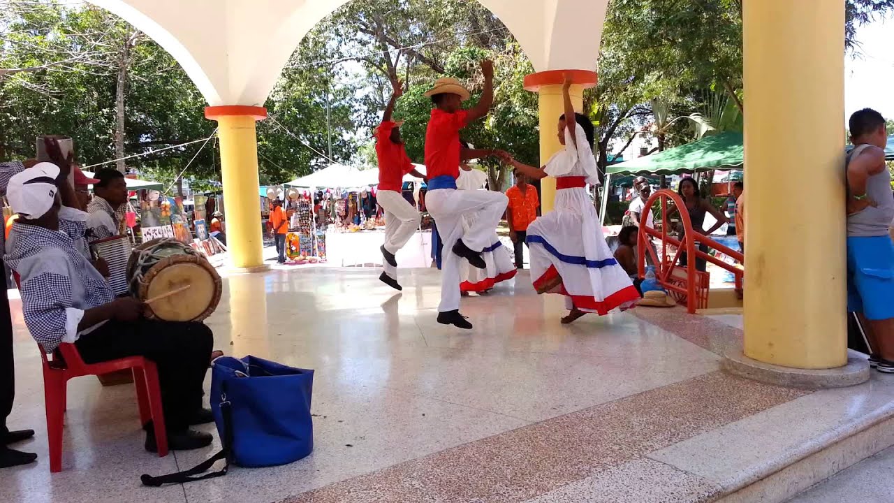 Dominican republic dancers - YouTube