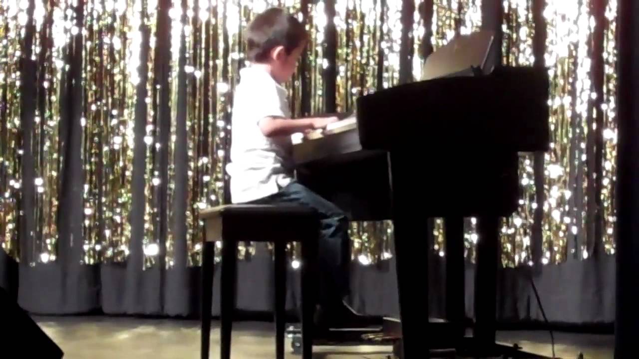 Whitlow Got Talent 2012! Kindergardener Henry Played Piano - YouTube