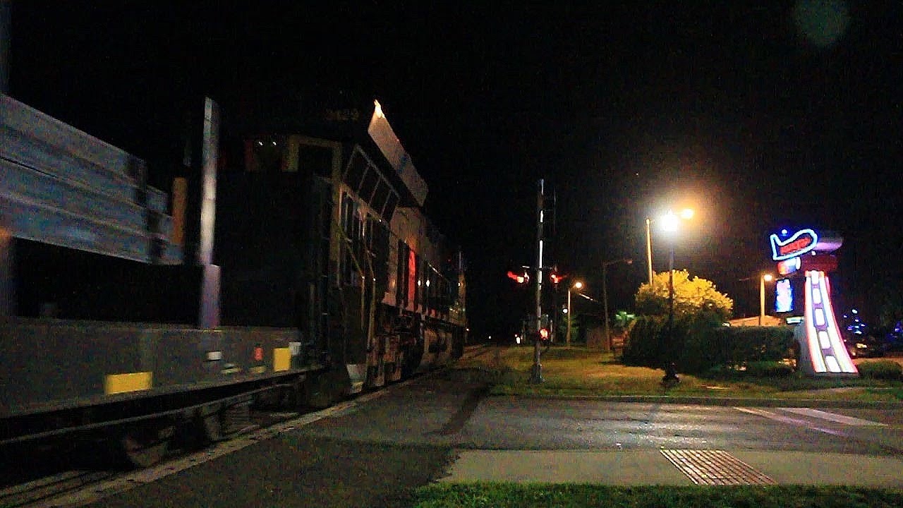 CSX ET44AH #3429 & ES44AH #3130 (MDPU) head south @ Romulus w/ CSX ...
