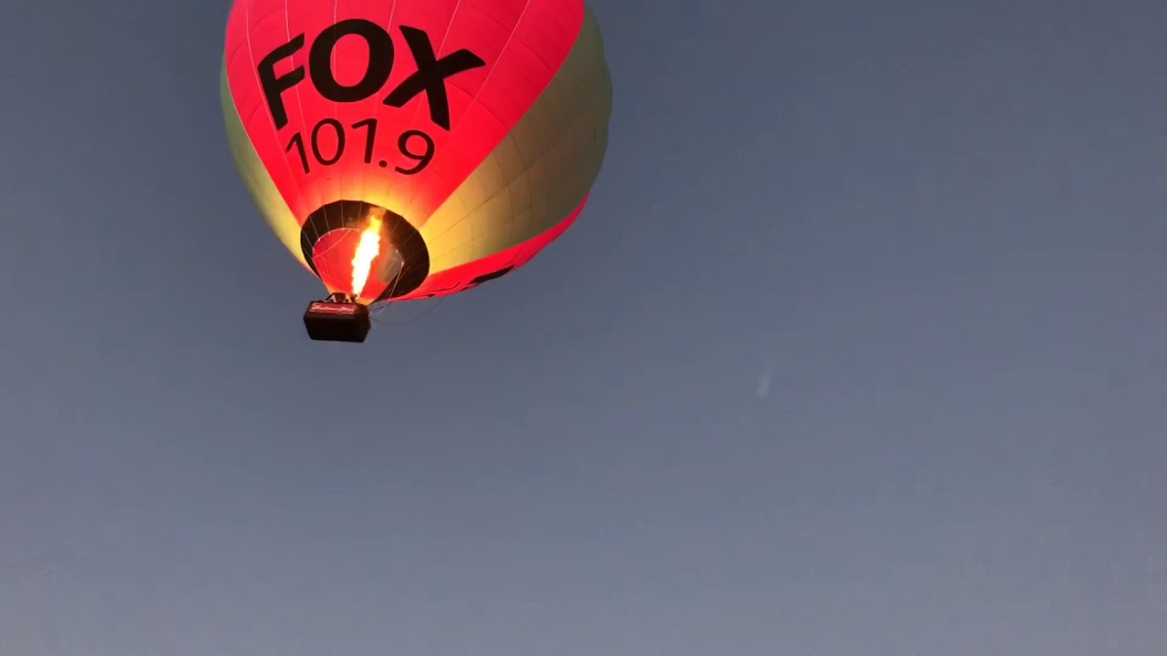FOX FM balloon flying over Melbourne - YouTube