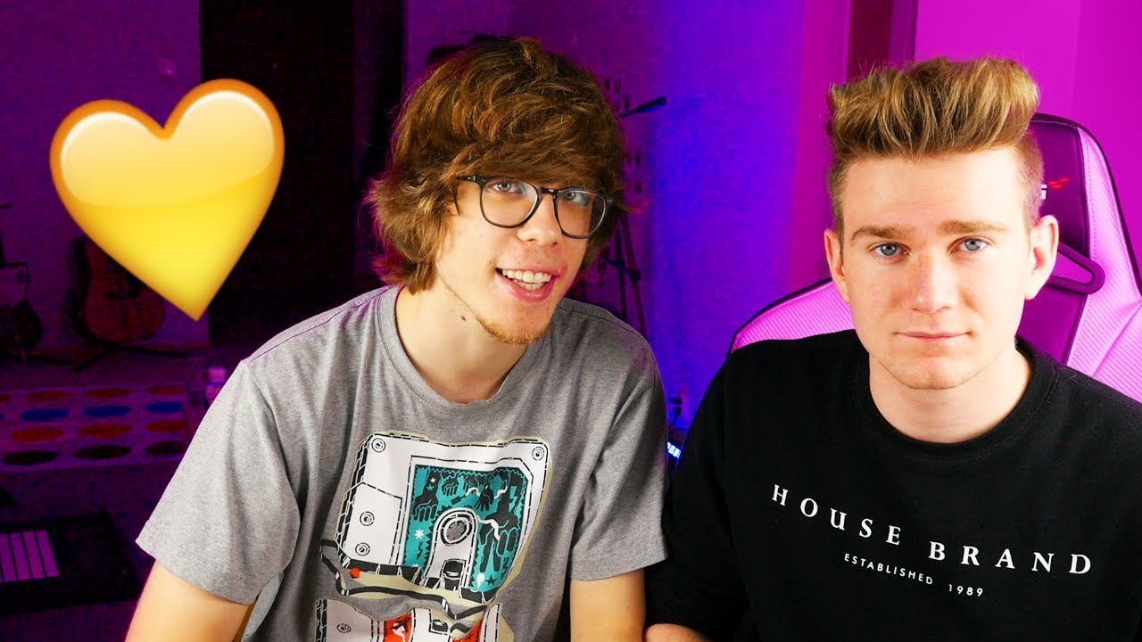 DOKNES & DEALEREQ KISSING CHALLENGE! - YouTube