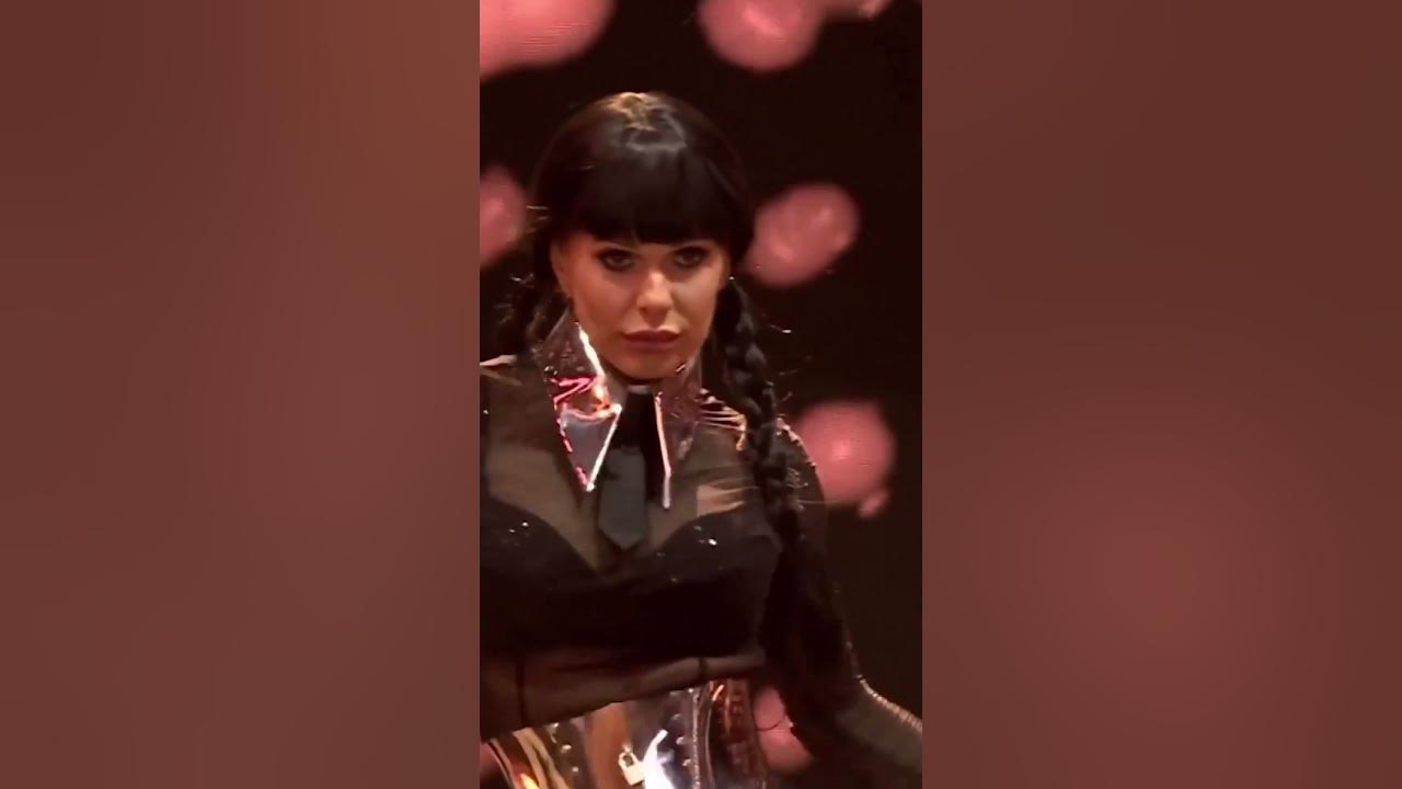 Doda jako Wednesday Addams Sylwester Polsatu 2022/23 doda tańczy wednesday - YouTube