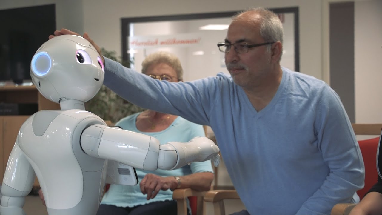 Zukunft der Pflege: Hilfe, wäscht mich bald ein Roboter? - YouTube