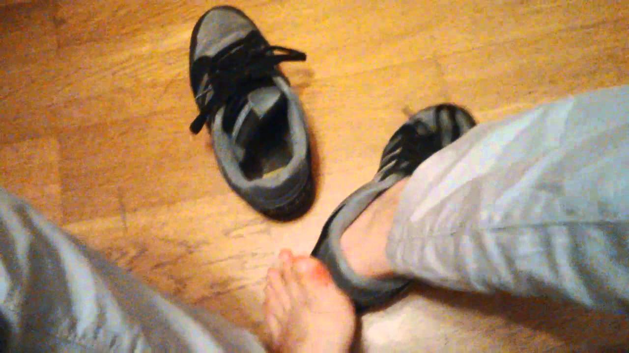 Adidas skater sneakers removal after a whole sockless work day - YouTube
