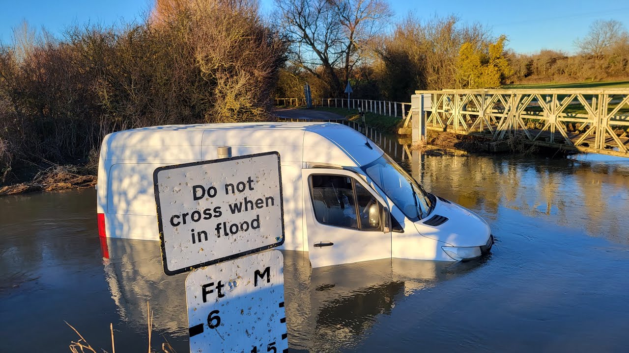 LIVE AMAZON VAN in Walcot FORD | Cars vs DEEP water compilation - YouTube