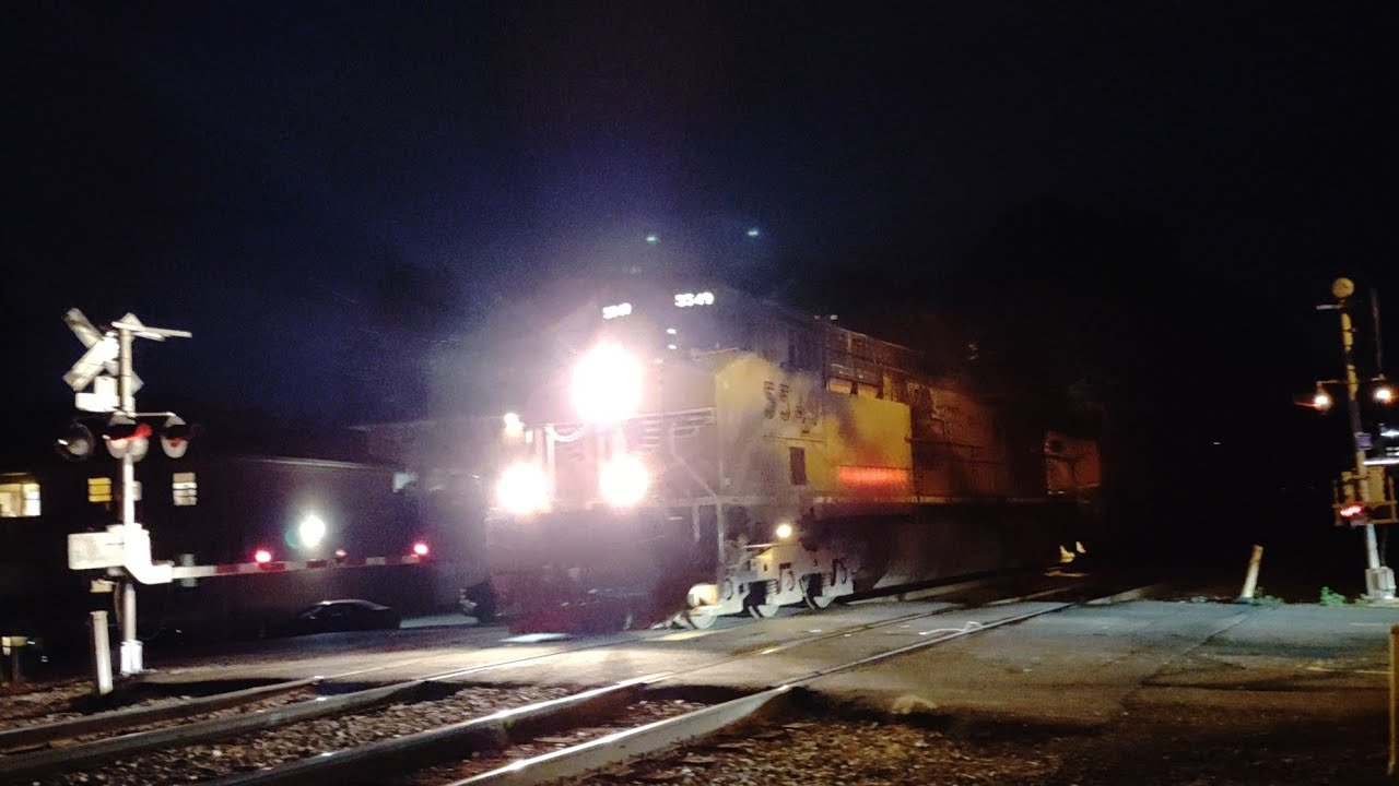 NS 289 with UP & BNSF power and Amtrak 66 meet in Charlottesville ...