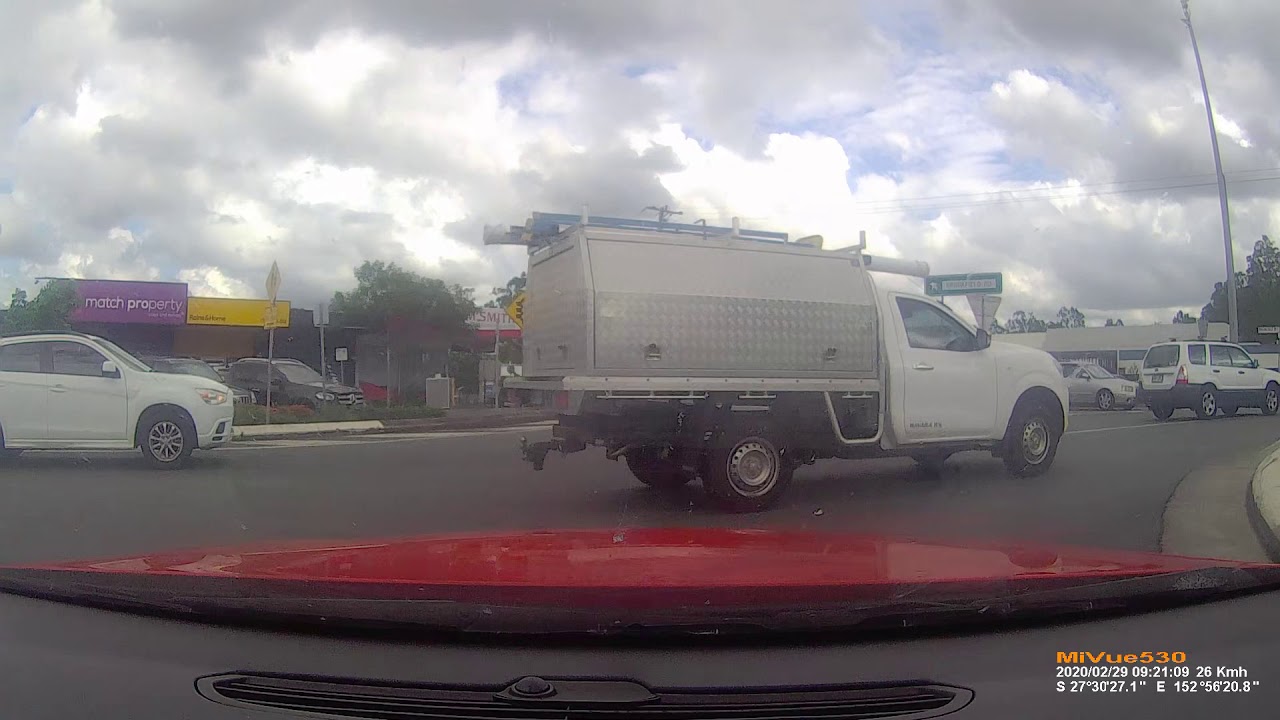 Roundabout Give Way Fail - YouTube