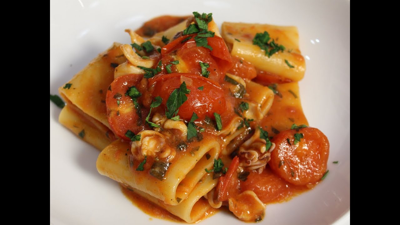 Makarona me kallamare - Pasta with squid - YouTube