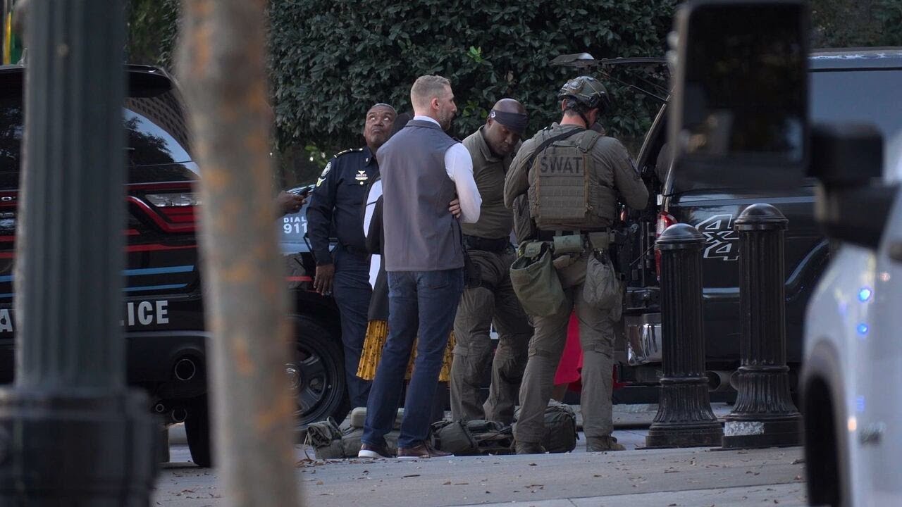 SWAT standoff underway at the Four Seasons Hotel - YouTube