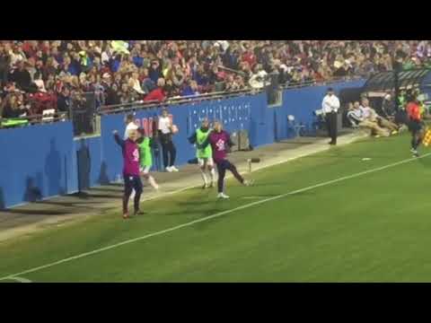 Ashlyn, Hope, JJ, Moe, Horan, Tobin, Alex warming up - YouTube