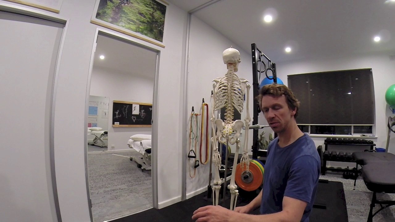 Hip Height (ilium) Assessment with Andrew Roesler - YouTube