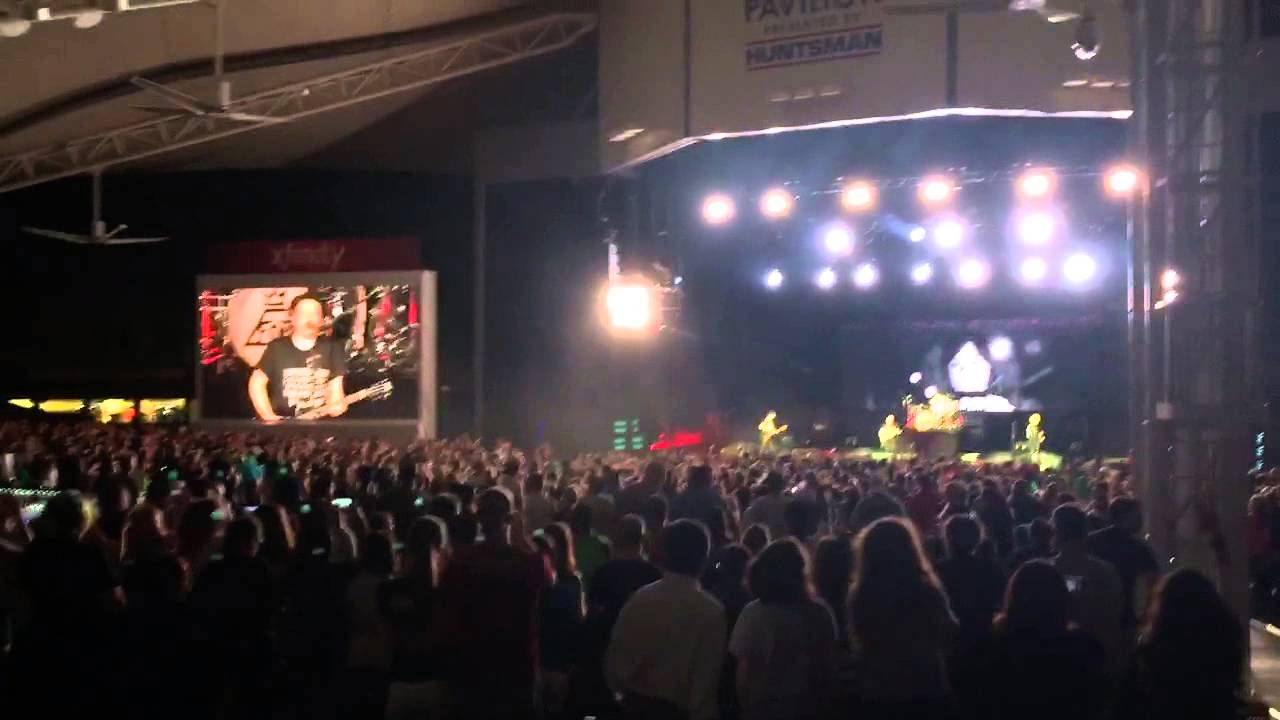Fall Out Boy - A Little Less Sixteen Candles (Live in Houst - YouTube