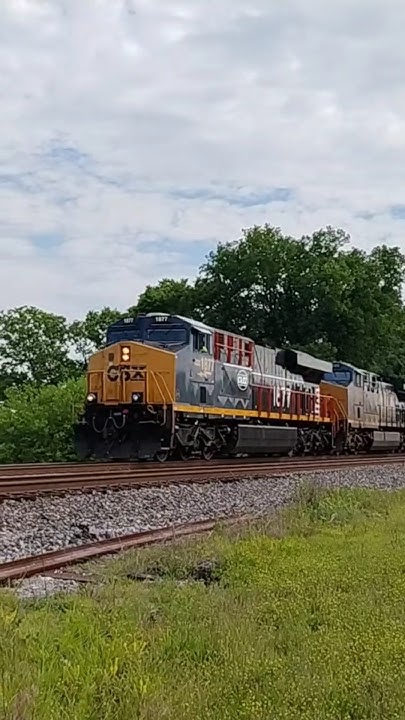 CSX Heritage Unit 1877 C&EI New Miami Ohio - YouTube