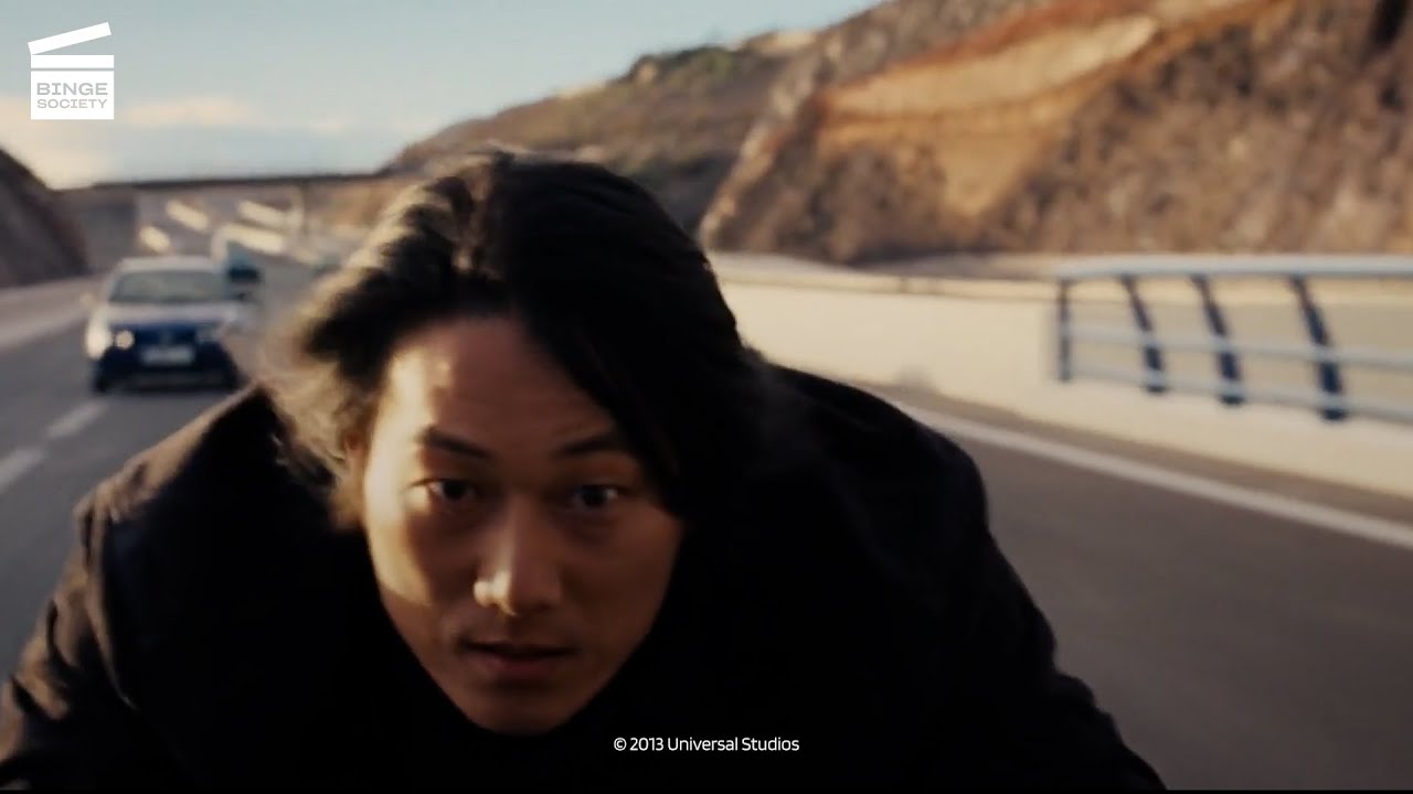 Fast and Furious 6 : Ils ont un tank (CLIP HD) - YouTube