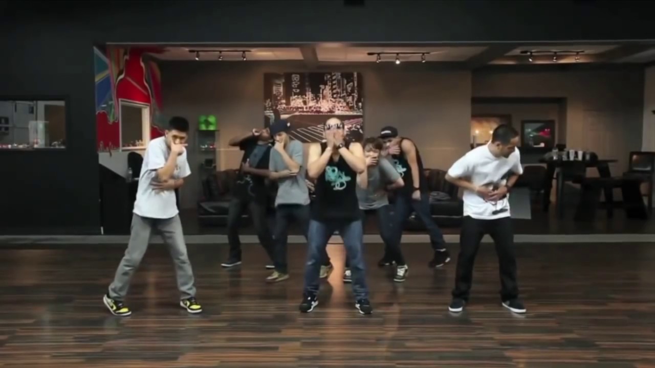 People dancing to minecraft music - YouTube